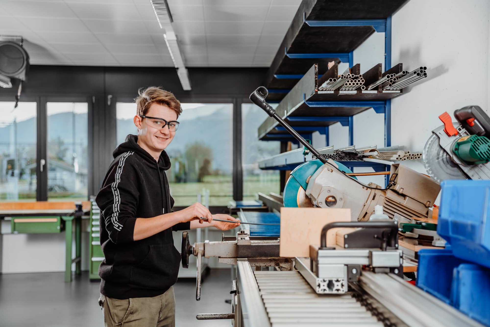 Customer-specific solutions - Reed Electronics AG